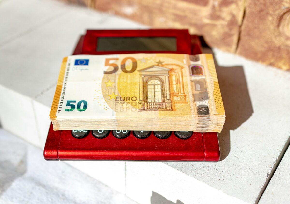 Prosječna plata dostigla 1.015 eura – koliko zaista vrijedi nakon ...